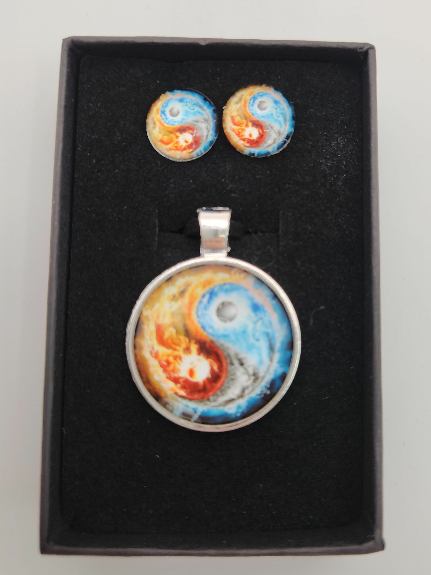 Комплект бижутерии, стекло