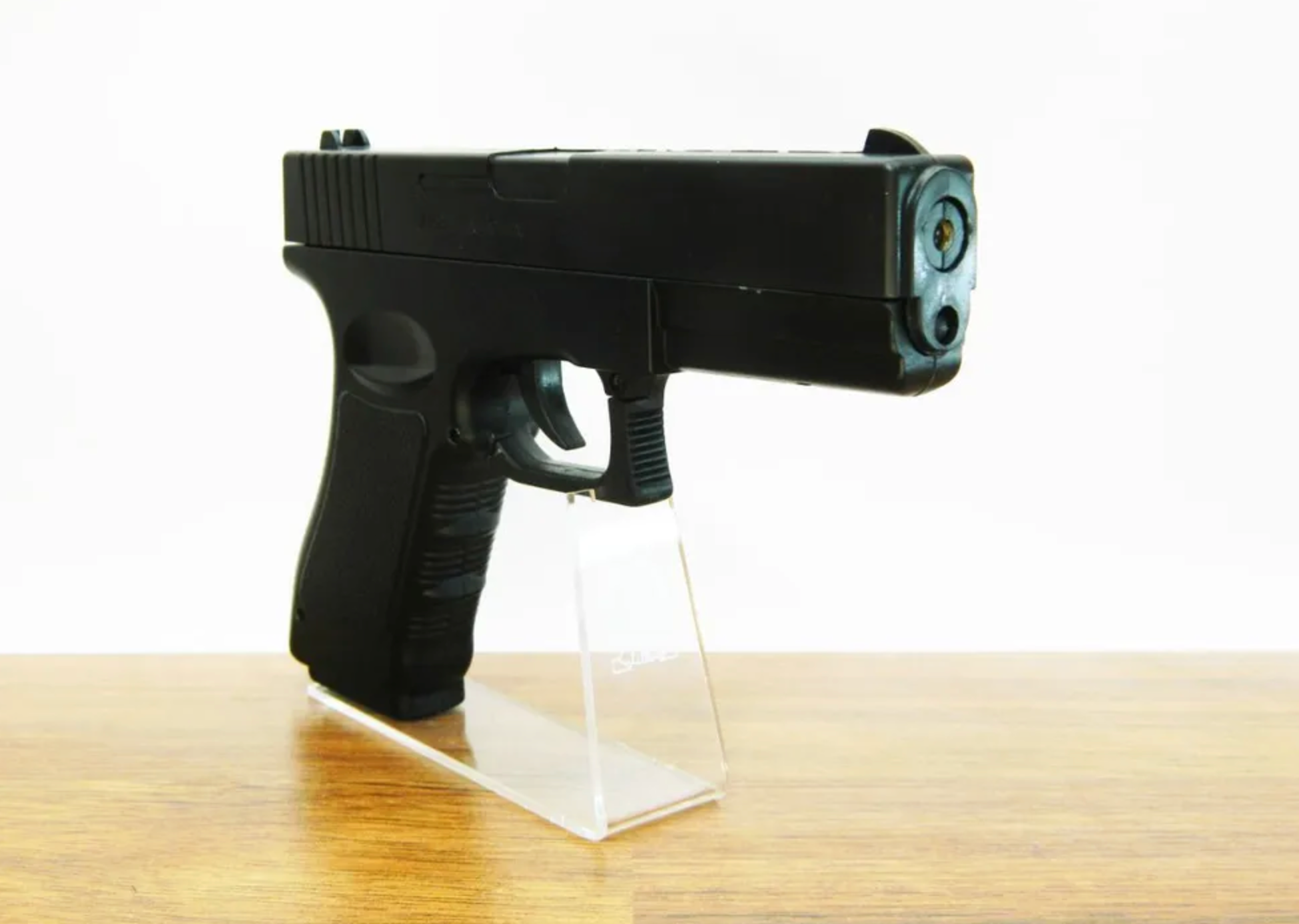 Зажигалка пистолет Glock 17 как настоящий , без газа, НЕ заправлена