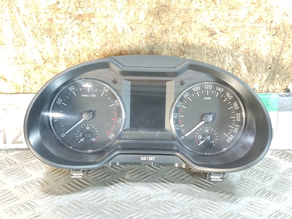 Панель приборов SKODA Octavia 2013-2020 5E0920730
