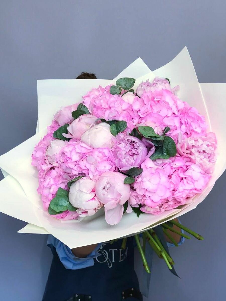 Букет из пионов, гортензии и эвкалипта. "Воздушная акварель " PROTEA- Студия Цветов