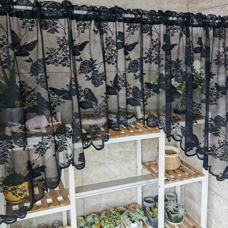 Легкий тюль с бабочками и розами