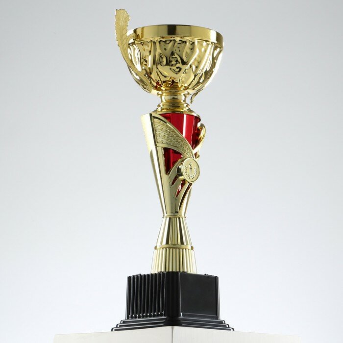 Кубок 155C, наградная фигура, золото, подставка пластик, 32 15 9,5 см.