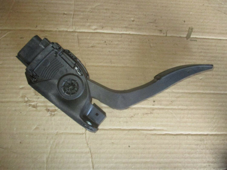 Педаль газа 8V219F836AB 1708164 1513309 Форд Фиеста с МКПП с 2012 по 2017г