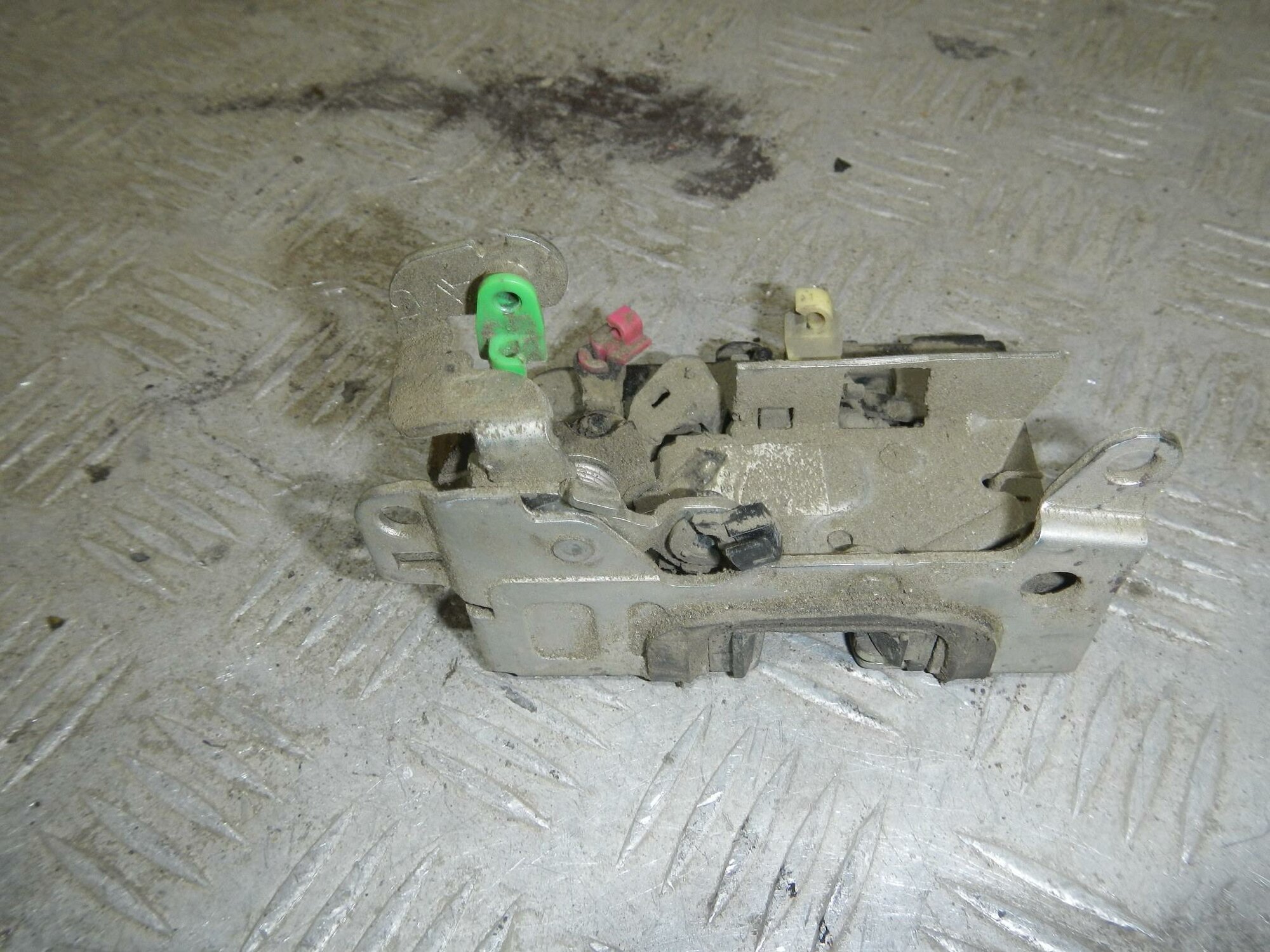 Б/У Замок двери передней левой, Renault (Рено)-LOGAN (05-) RENAULT LOGAN (05-) без повреждений. 500817 RENAULT арт. 6001...