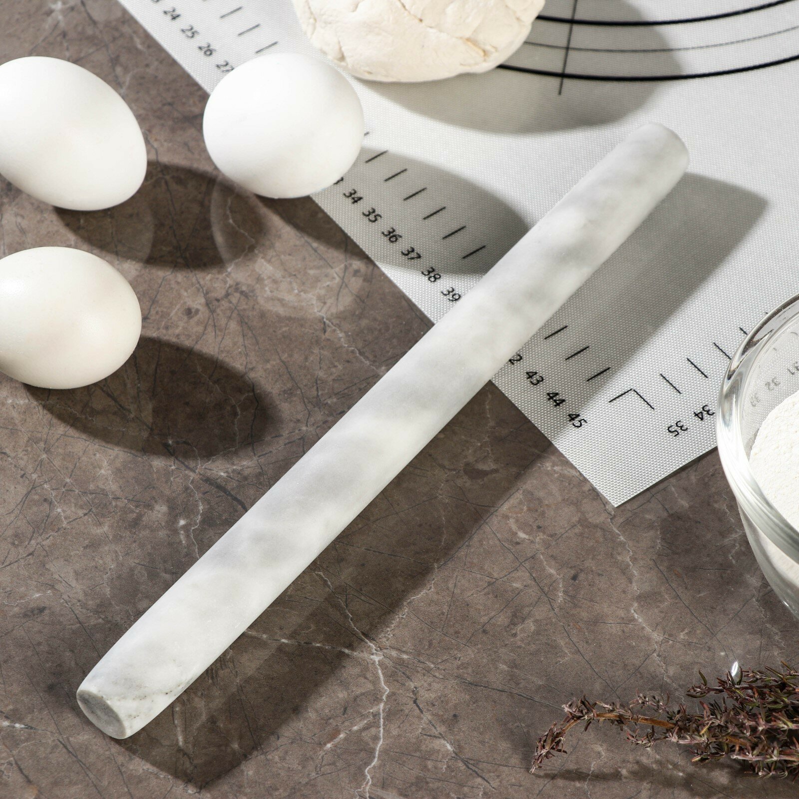 Скалка из мрамора Magistro, 25×2.2×2.2 см, белая