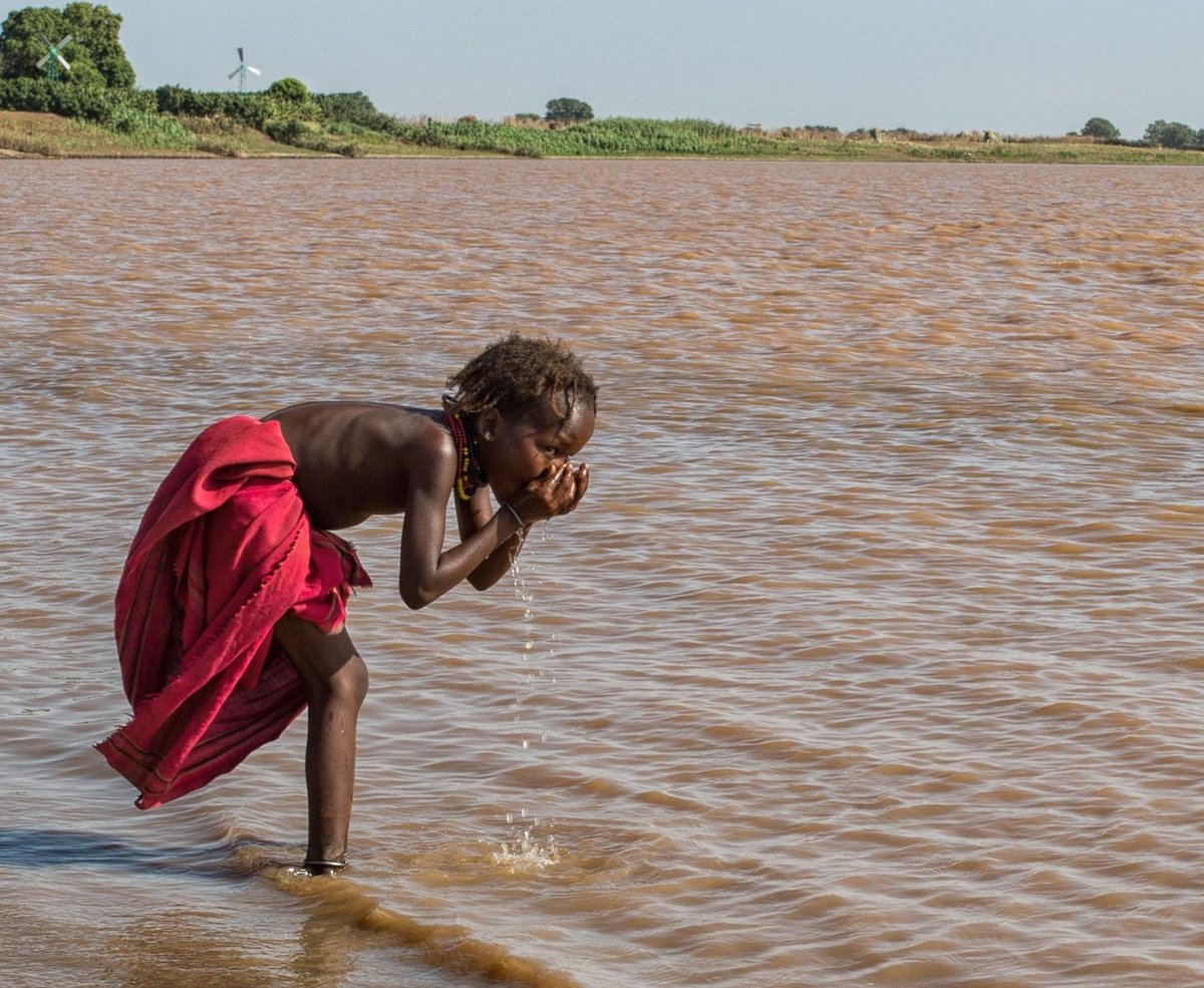 African boys river: фото, изображения и картинки