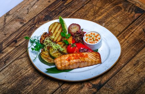 Япона хата (prospekt A. Kadyrova No:14), suşi restoranı  Gudermes'ten