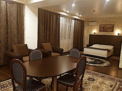 Hotel UMZ (ulitsa Shtemenko No:47/3, Uryupinsk), otel  Uriupinsk'ten
