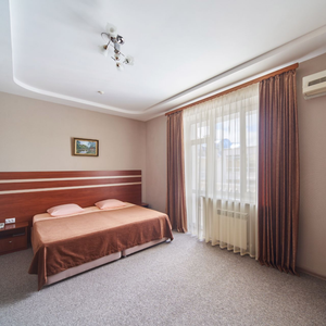 Yuliana Hotel (улица Шевченко No:23, Евпатория), otel  Yevpatorya'dan