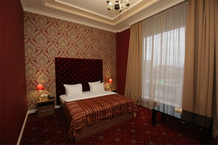 1000 & 1 Noch (Imama Shamilya Avenue No:5А), otel  Makhachkala'dan