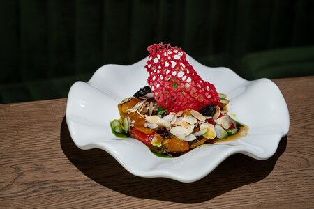 Белая Ворона (Pochtovaya ulitsa No:13/10, Zvenigorod), restoran  Zvenigorod'dan