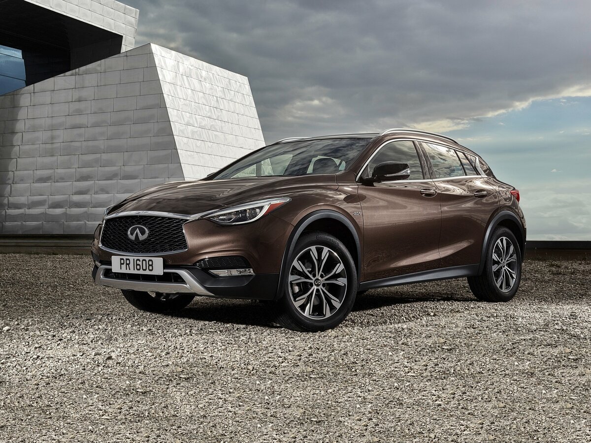 Купить б/у Infiniti QX30 2016-2019 2.0 AMT (211 л.с.) бензин робот в Москве: серебристый ...