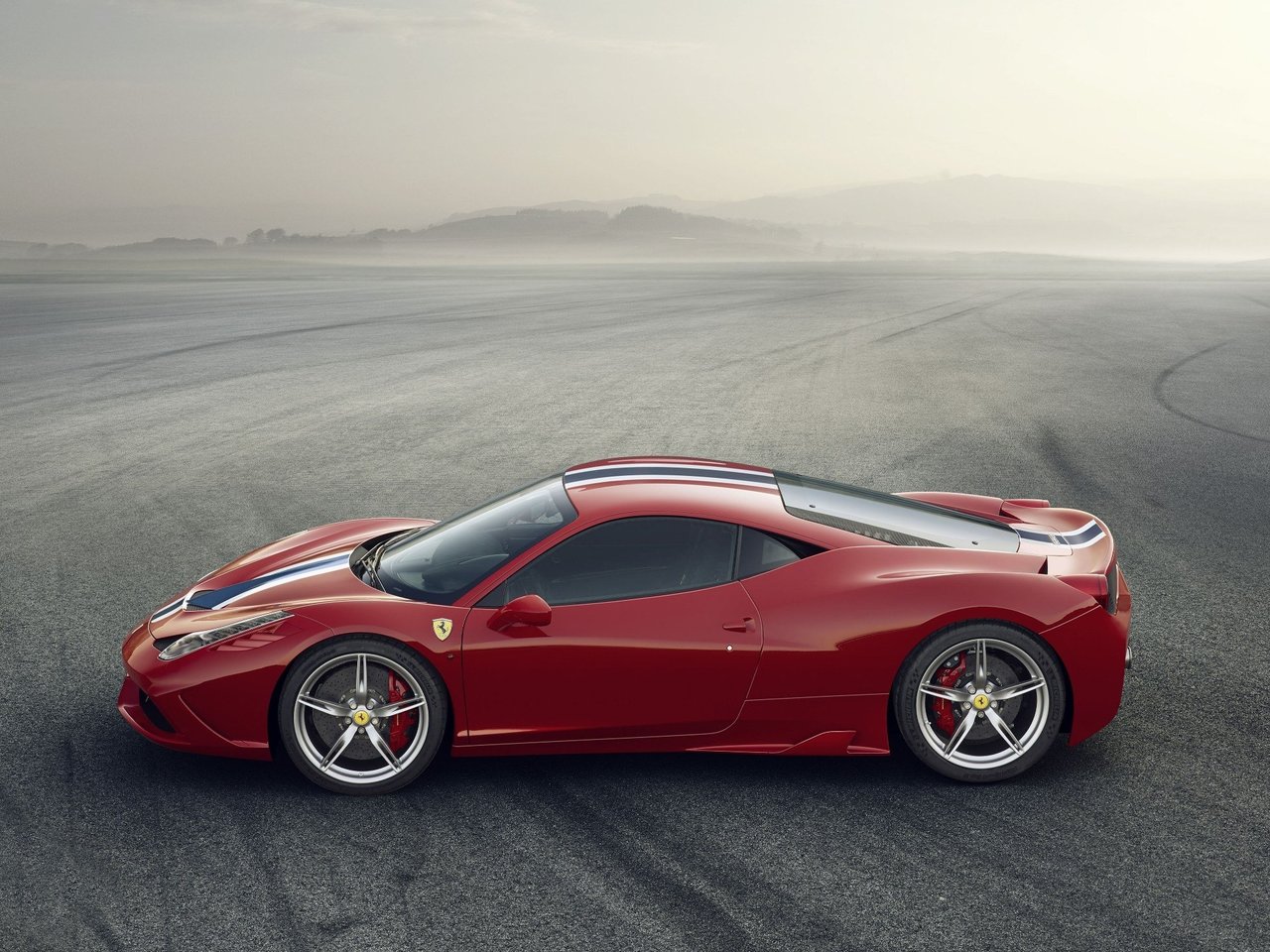 Сравнение Ferrari 458 Speciale и Ferrari F80 по характеристикам ...