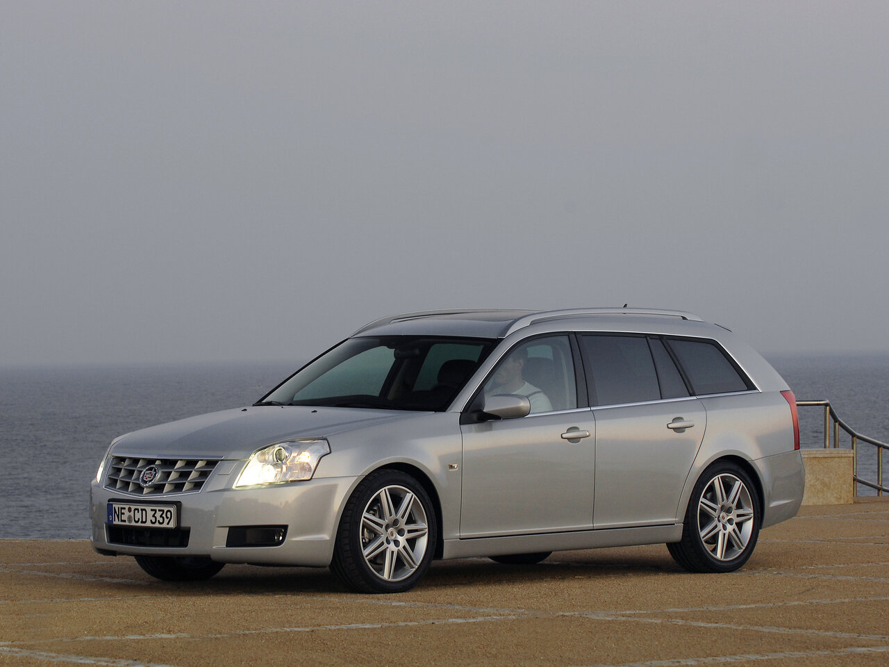 Сравнение Audi A6 e-tron и Cadillac BLS по характеристикам, стоимости ...