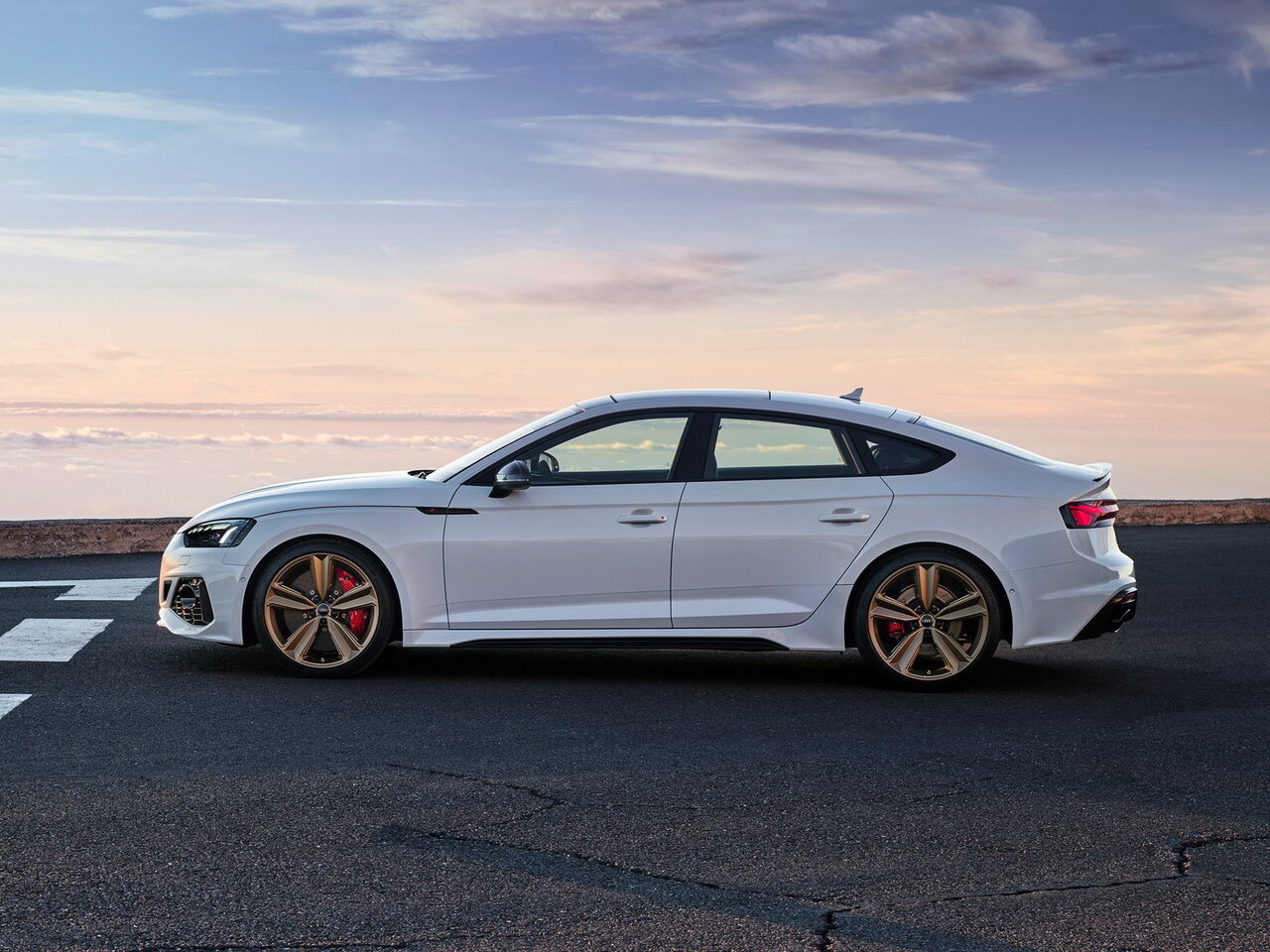 Сравнение Audi RS 5 performance edition и Volga C40 по характеристикам ...