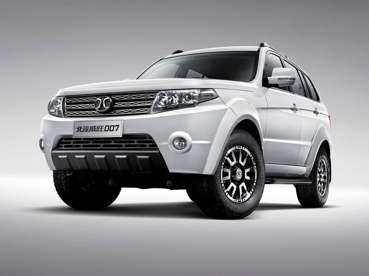 Сравнение BAIC BJ2026 и Mercedes-Benz G-Класс AMG BRABUS 800 4x4 ...