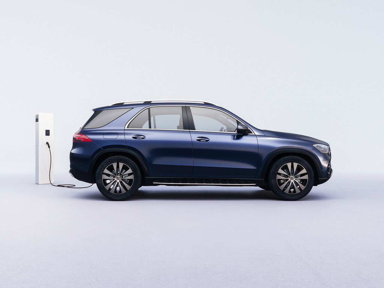 Сравнение Mercedes-Benz GLE 400 и OMODA C7 по характеристикам ...