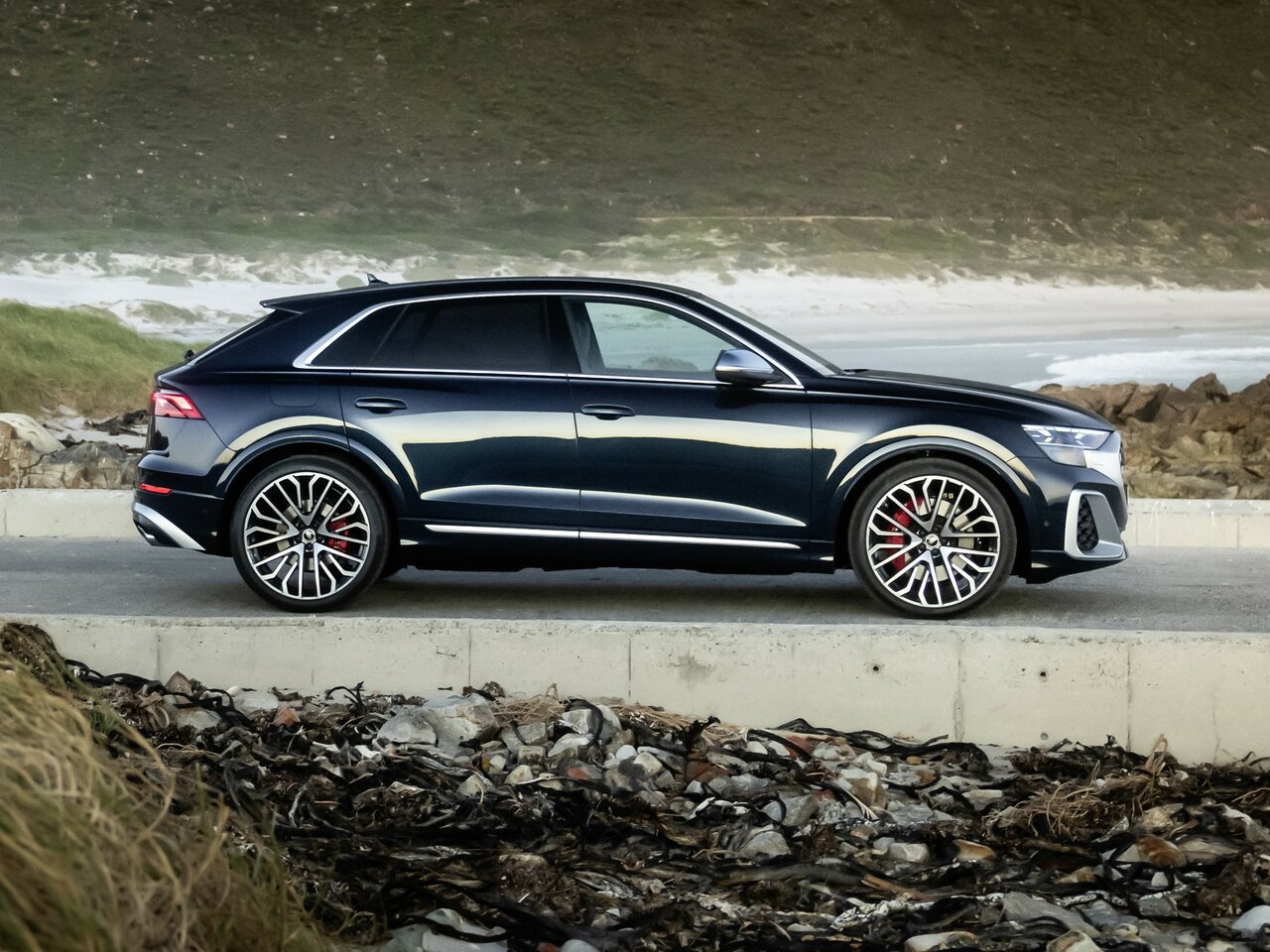 Сравнение Audi SQ8 и Mercedes-Benz CLS AMG 55 AMG по характеристикам ...