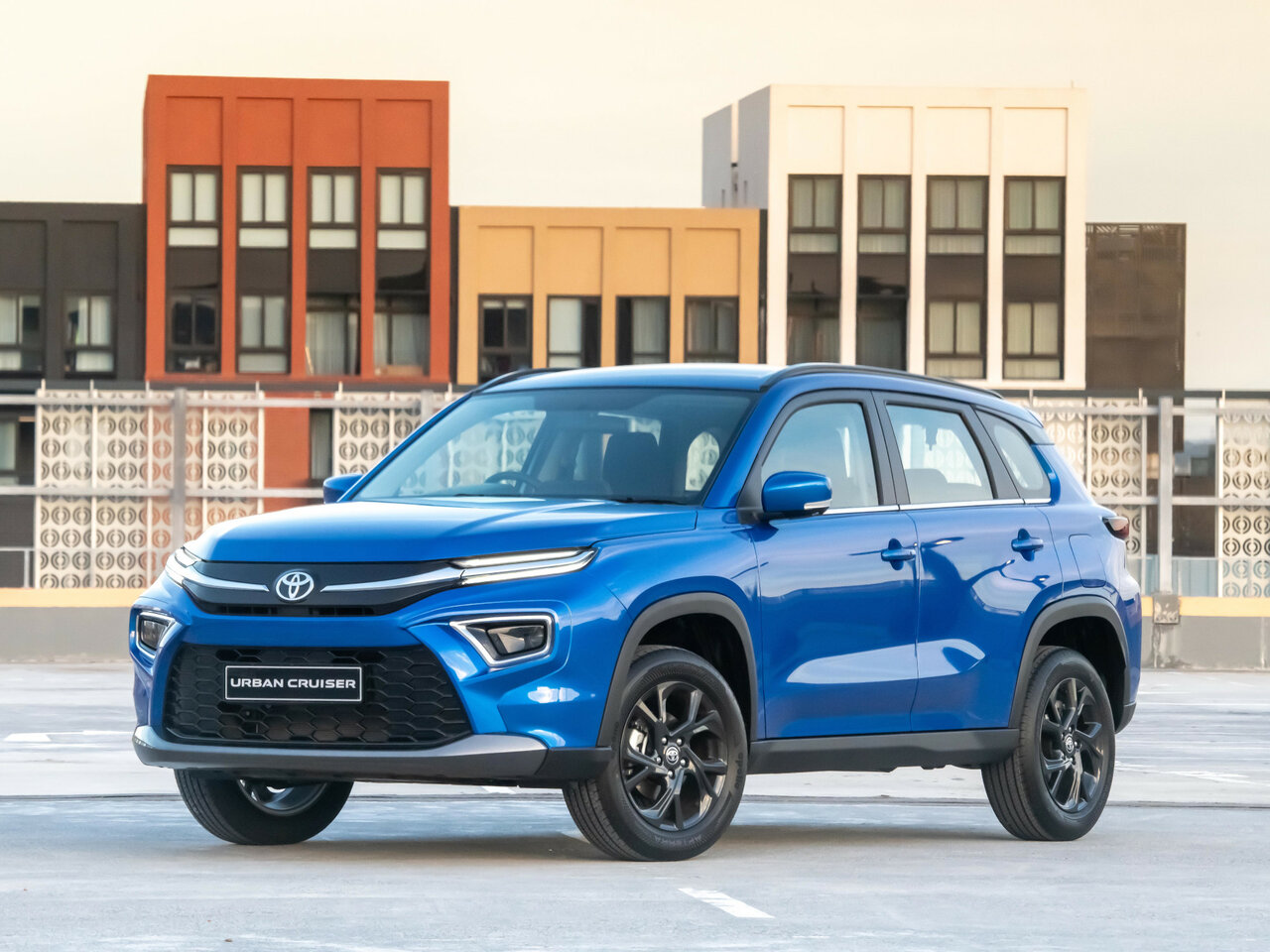 Сравнение Mitsubishi Dingo и Toyota Urban Cruiser по характеристикам ...