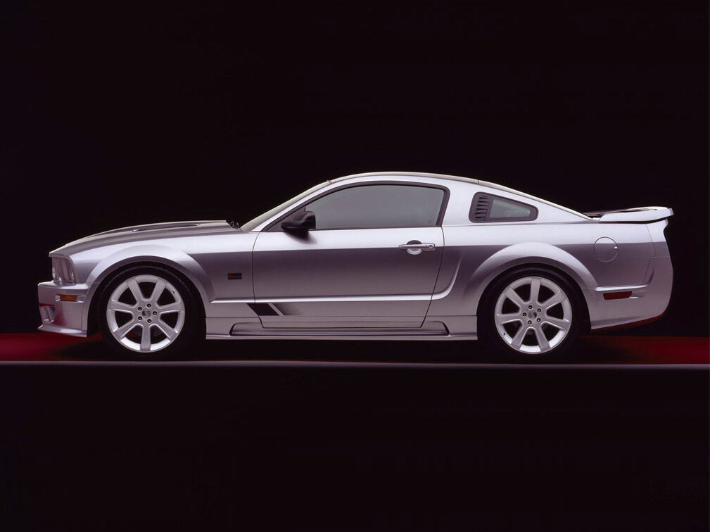 Сравнение Aston Martin V12 Speedster и Saleen S281 3V по характеристикам, стоимости покупки и ...