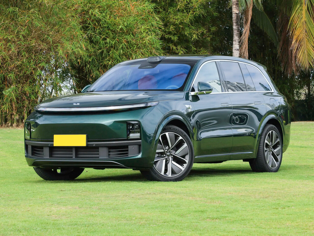 Сравнение LiXiang L7 и LiXiang L8 по характеристикам, стоимости покупки ...