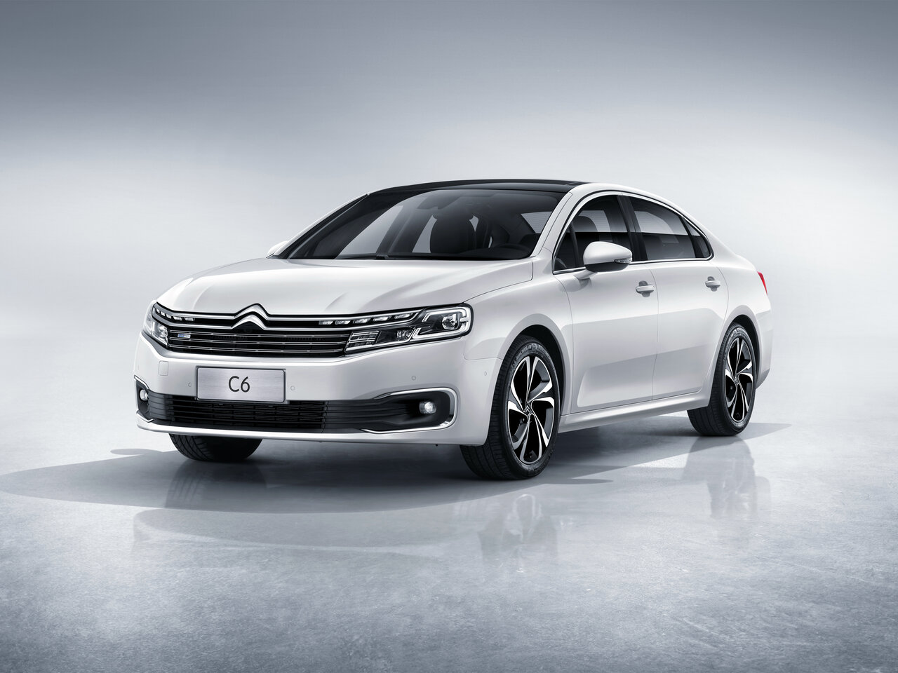 Сравнение Citroen C6 и Denza Z9 по характеристикам, стоимости покупки и ...