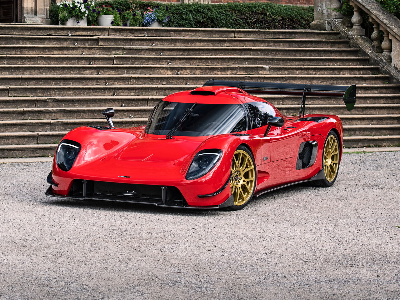 Сравнение Aston Martin Lagonda Taraf и Ultima RS по характеристикам ...