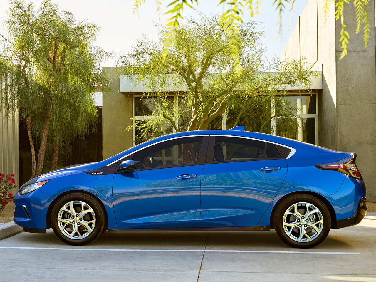 Сравнение Audi RS 2 и Chevrolet Volt по характеристикам, стоимости ...