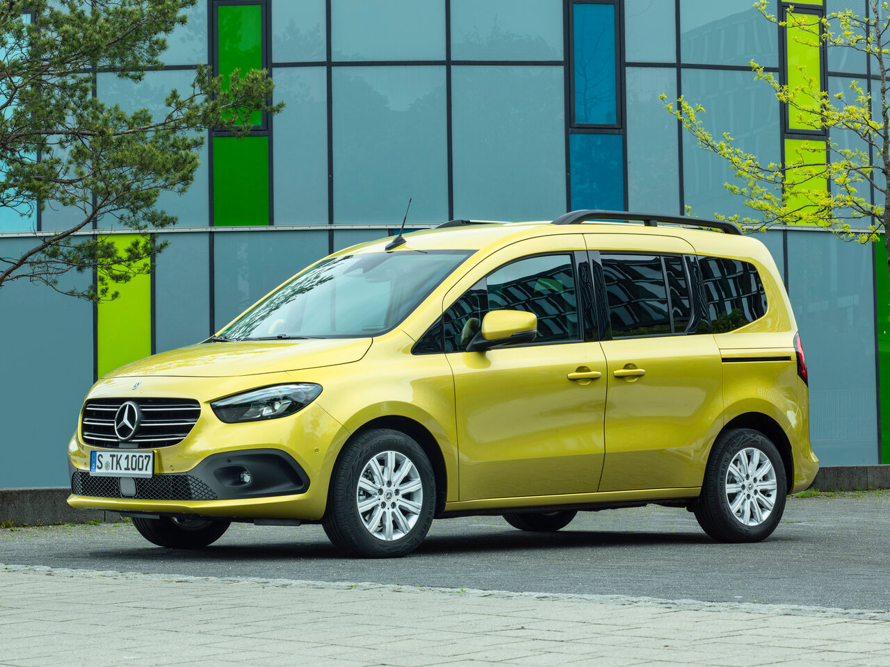 Сравнение Buick GL8 PHEV и Mercedes-Benz T-Класс 160 по характеристикам, стоимости покупки и ...