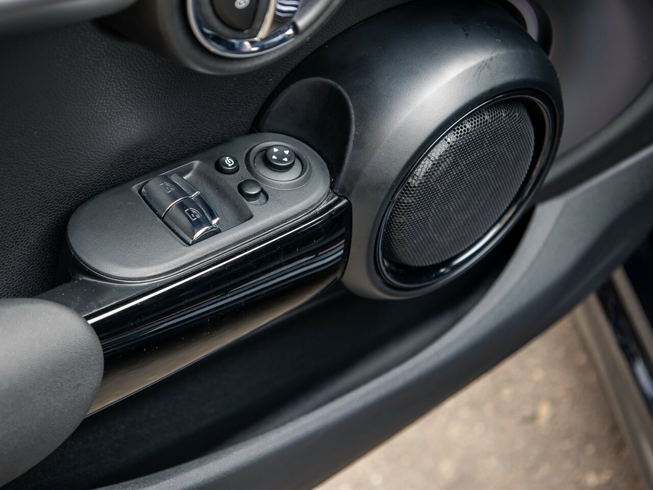 Сравнение Alpine A290 и Mini Hatch John Cooper Works по характеристикам ...