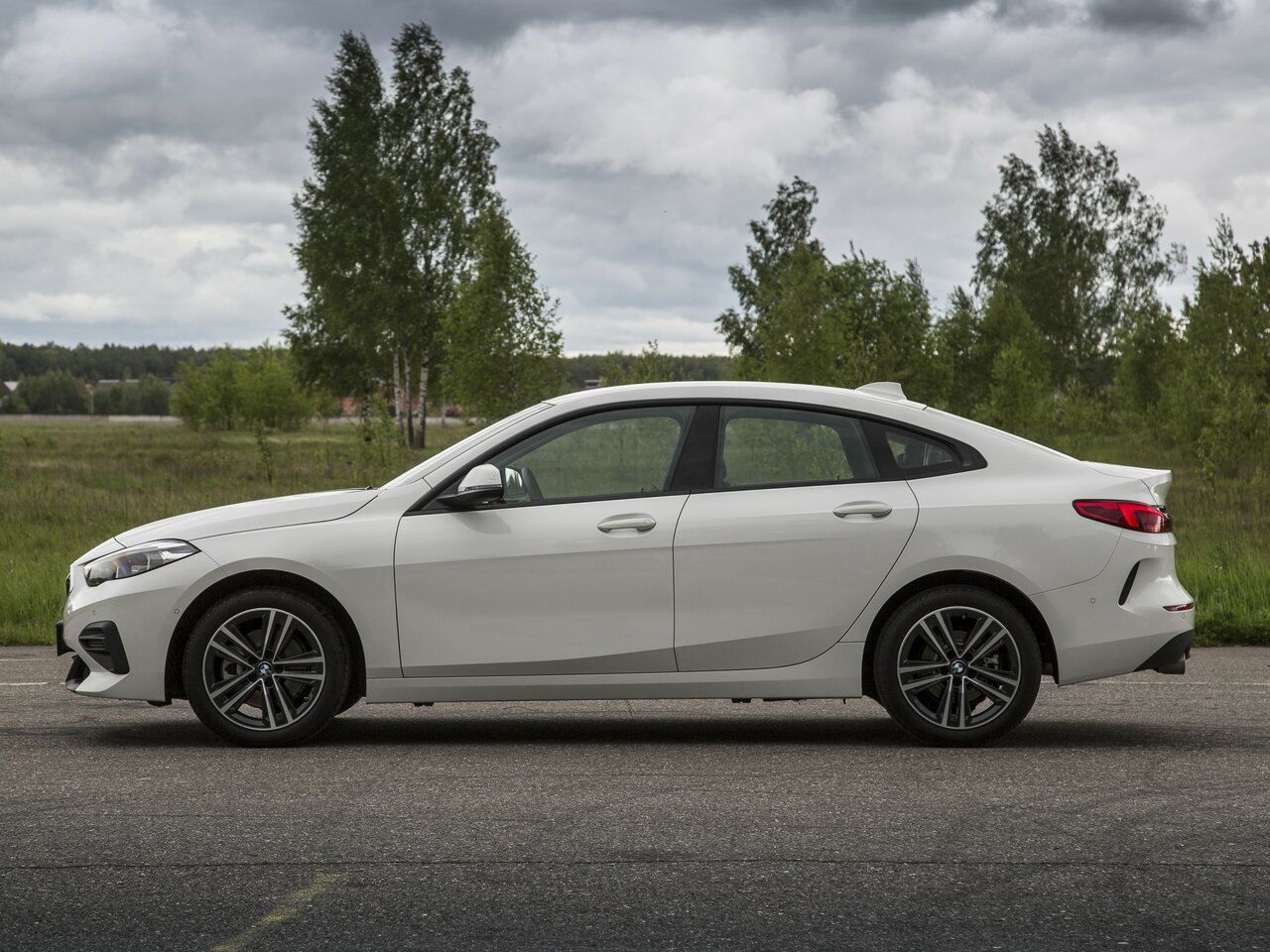 Сравнение BMW 2 серии Gran Coupe и Volga C40 по характеристикам ...