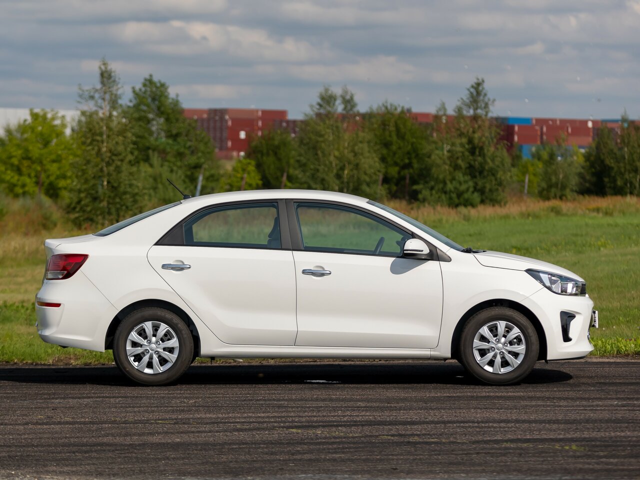 Сравнение Citroen C4 C4x и Kia Pegas по характеристикам стоимости покупки и обслуживания Что