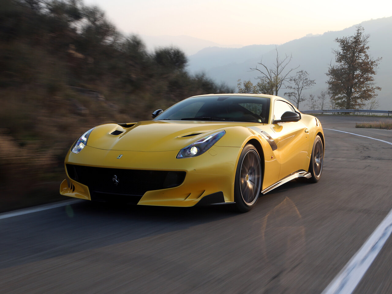 Сравнение Ferrari F12 и Mercedes-Benz Maybach SL по характеристикам ...