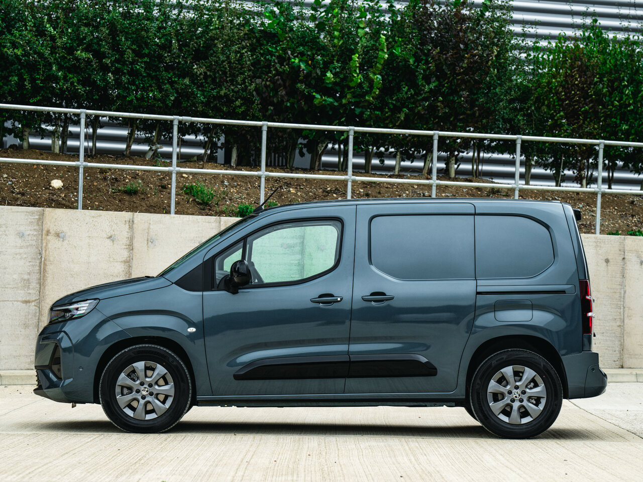 Сравнение Fiat Scudo Long и Vauxhall Combo по характеристикам ...