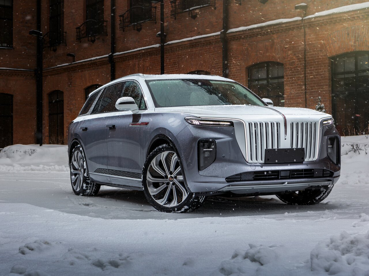 Сравнение Hongqi E-HS9 и Porsche Panamera Turbo E-Hybrid по ...