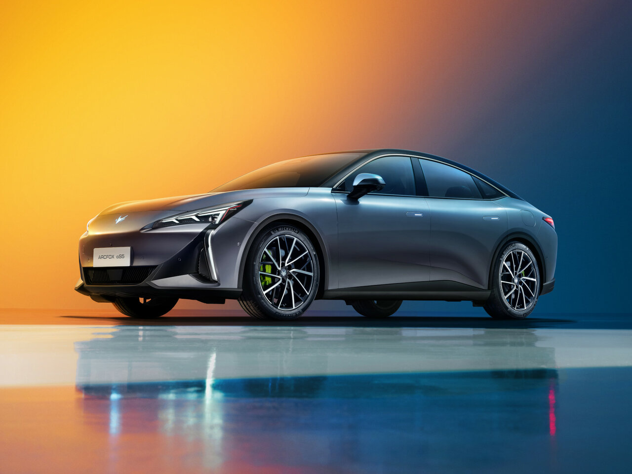 Сравнение Arcfox Alpha S5 и Tesla Model X Performance по ...