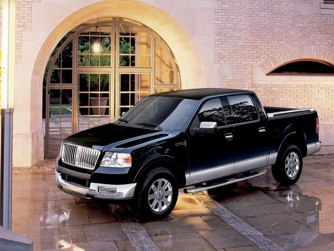 Lincoln Mark LT - технические характеристики, модельный ряд ...