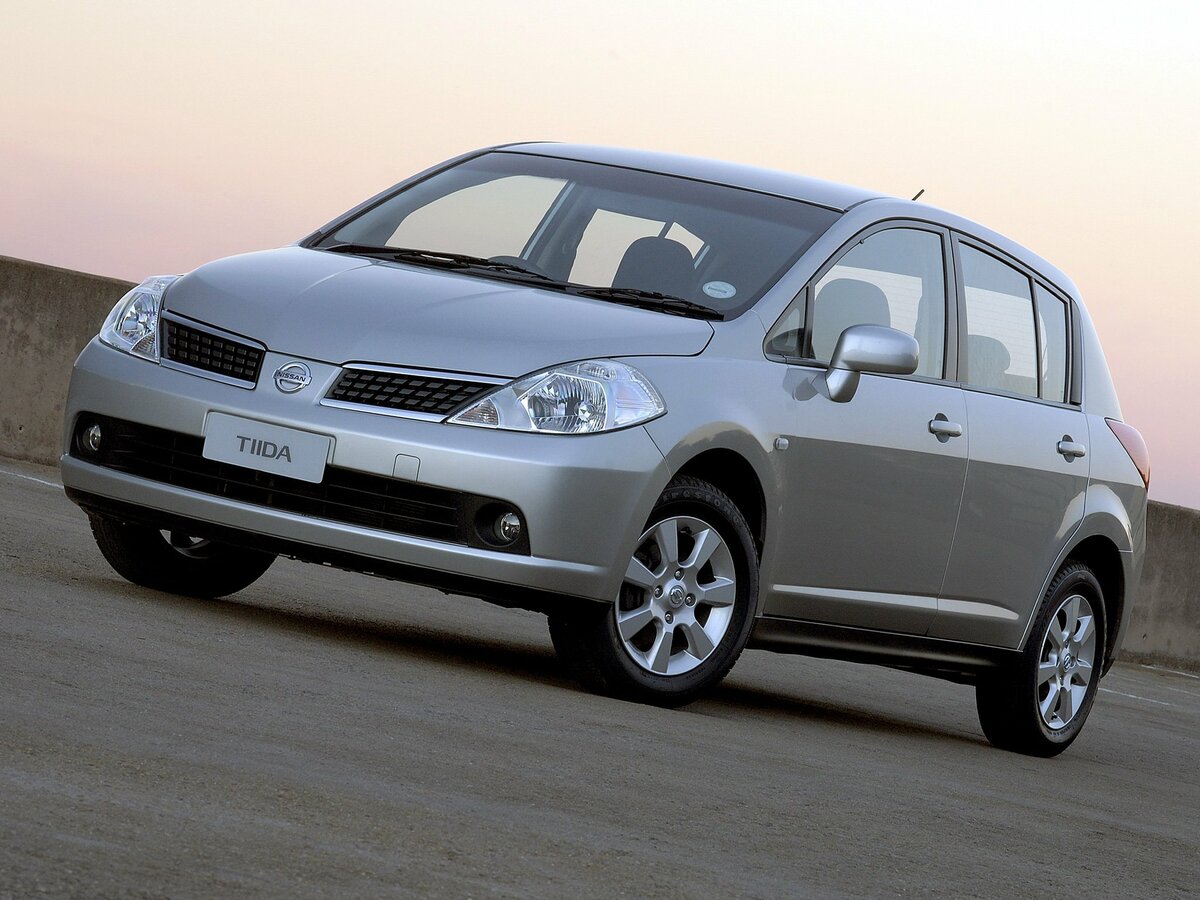 Купить б/у Nissan Tiida I 1.5 AT (109 л.с.) бензин автомат в Хабаровске ...