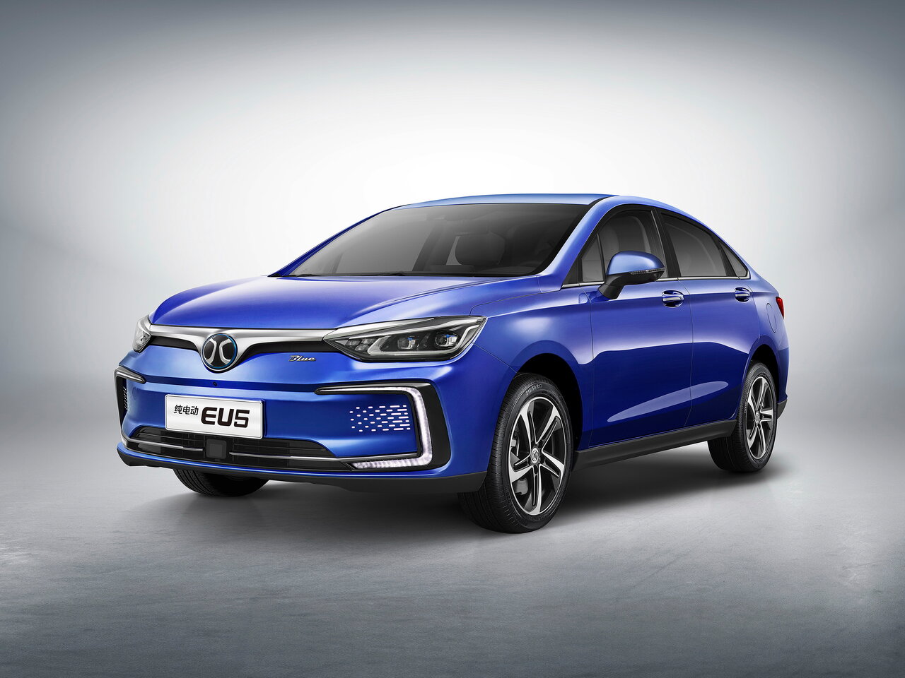 BAIC EU5 1 поколение (2018 – 2022) - технические характеристики, модельный ряд, комплектации ...