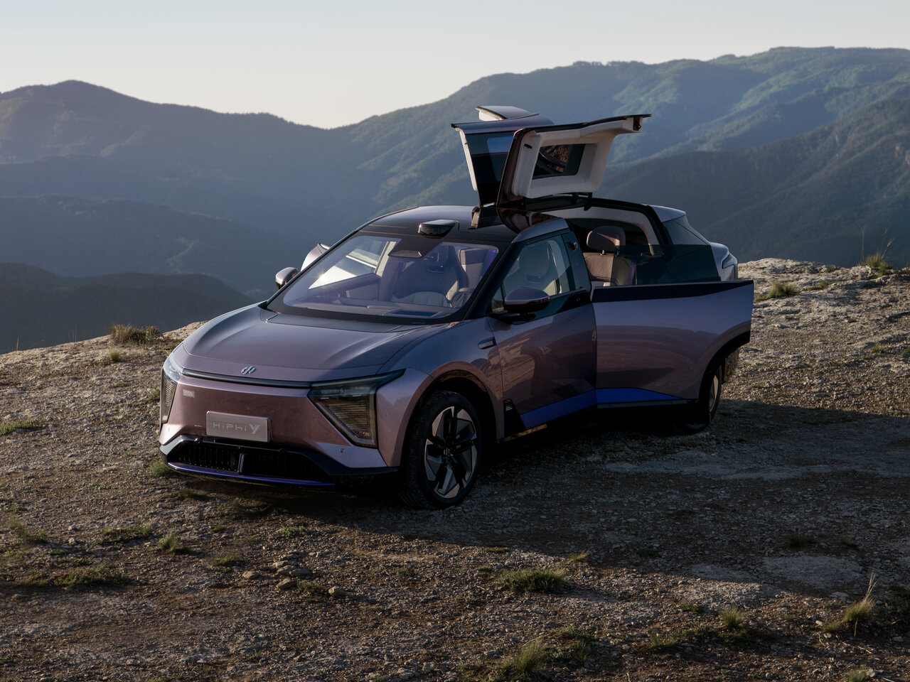 Сравнение HiPhi Y и Lucid Air по характеристикам, стоимости покупки и обслуживания. Что лучше ...