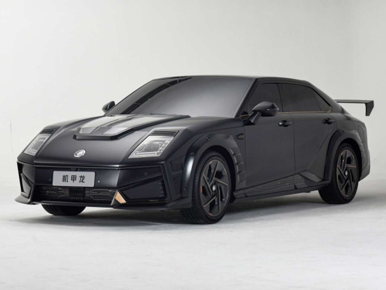 Сравнение Mercedes-Benz CLS 260 и Ora SAR (Saloon) Mecha Dragon по ...