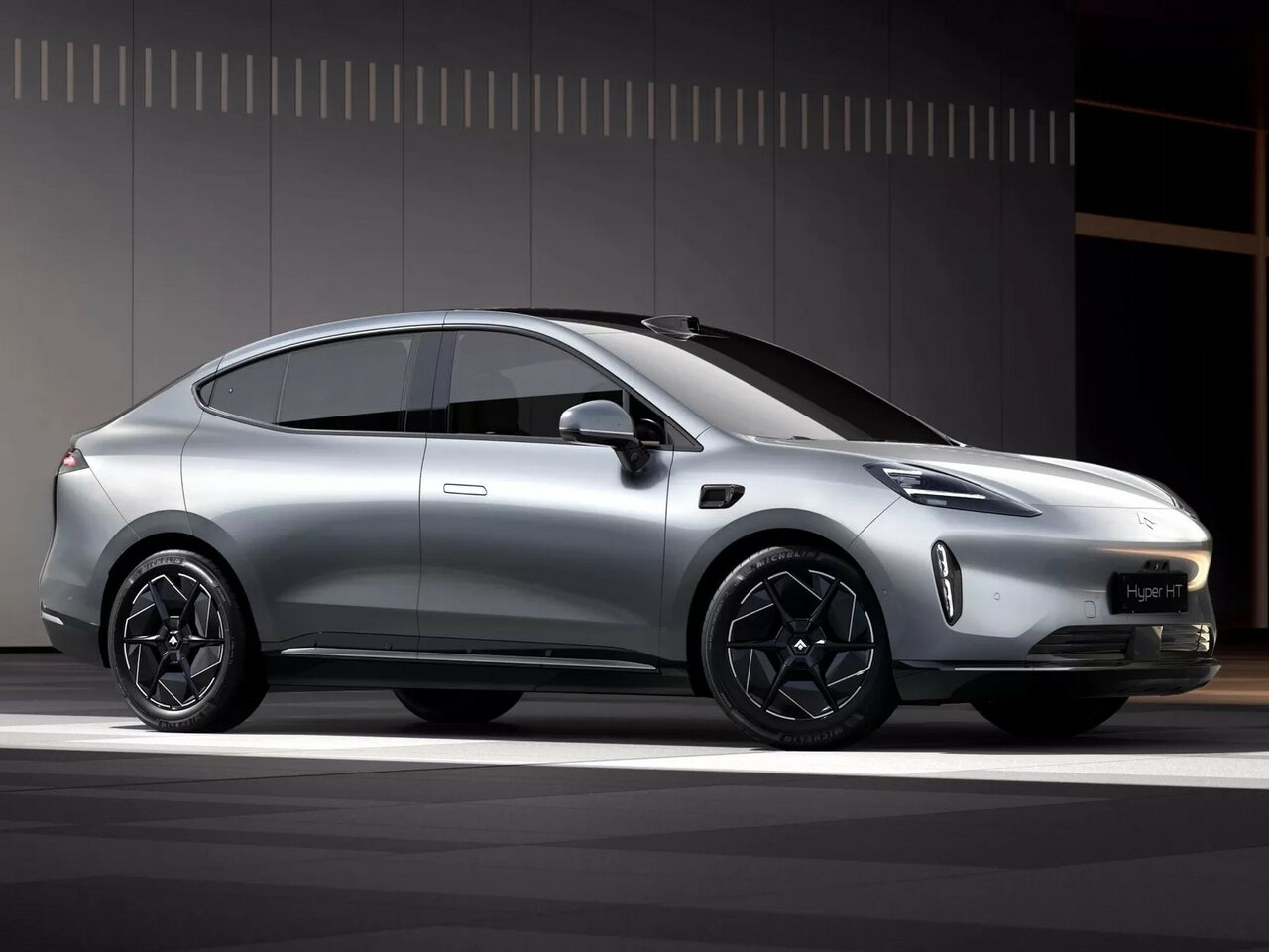 Сравнение GAC Aion Hyper HT и Denza Z9 GT по характеристикам, стоимости ...