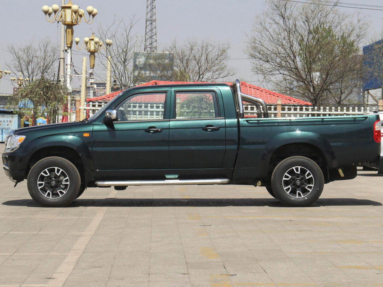 Сравнение Brabus Crawler и ZX Grand Tiger по характеристикам, стоимости ...