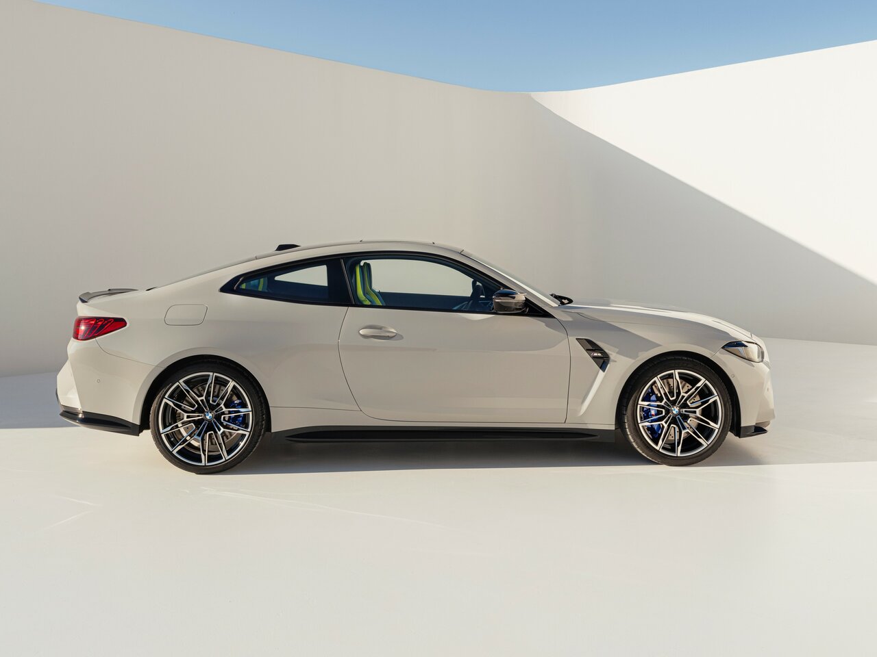 Сравнение BMW M4 и Haval F8 по характеристикам, стоимости покупки и ...