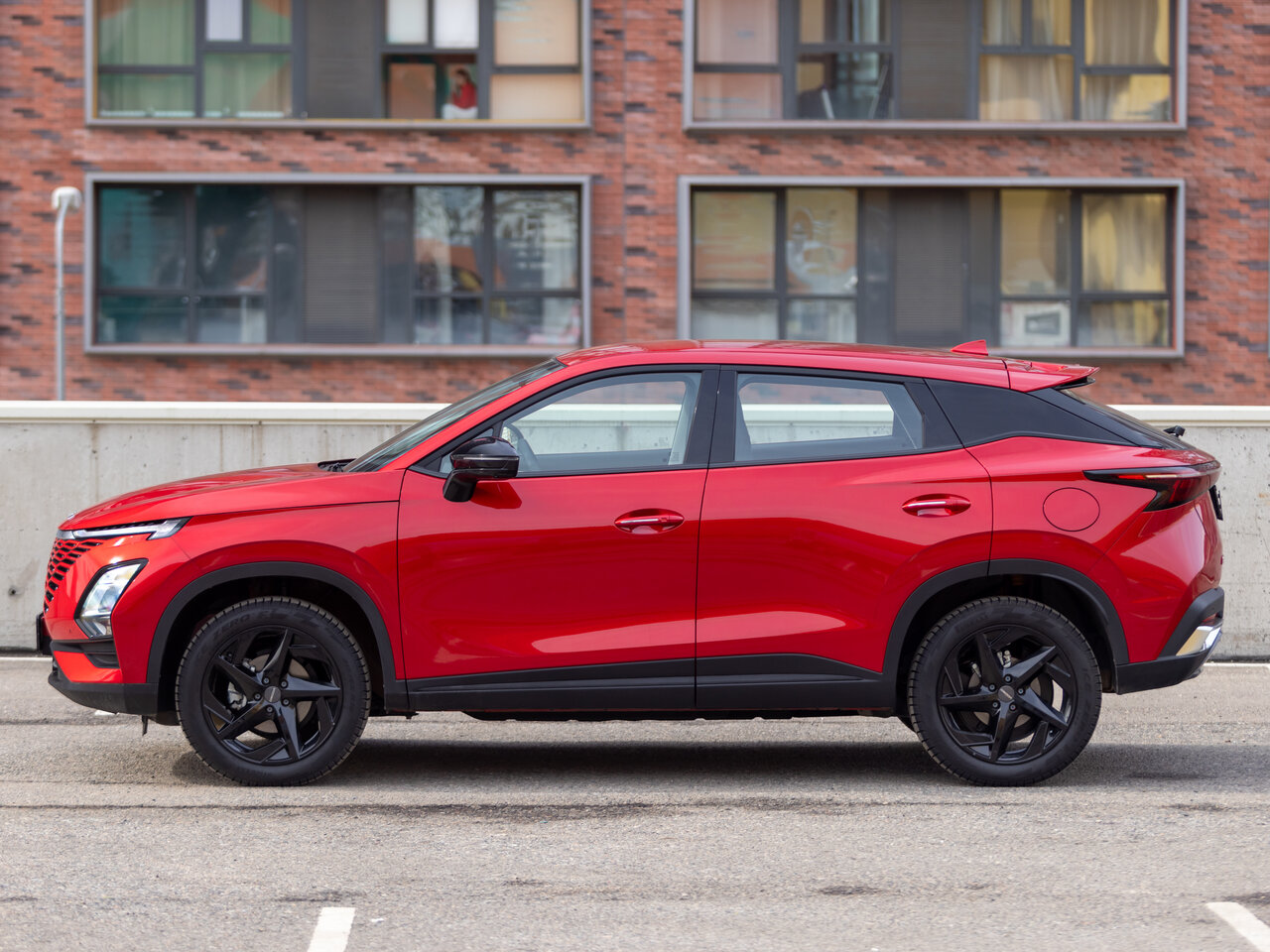 Сравнение Changan Deepal G318 и OMODA C5 по характеристикам, стоимости ...