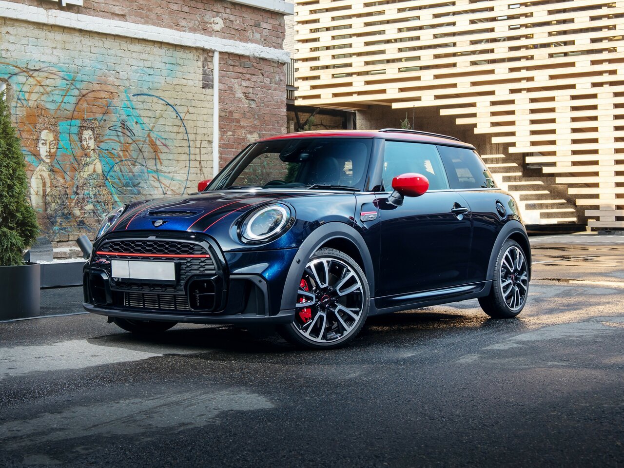 Сравнение BMW iX2 и Mini Hatch John Cooper Works по характеристикам ...