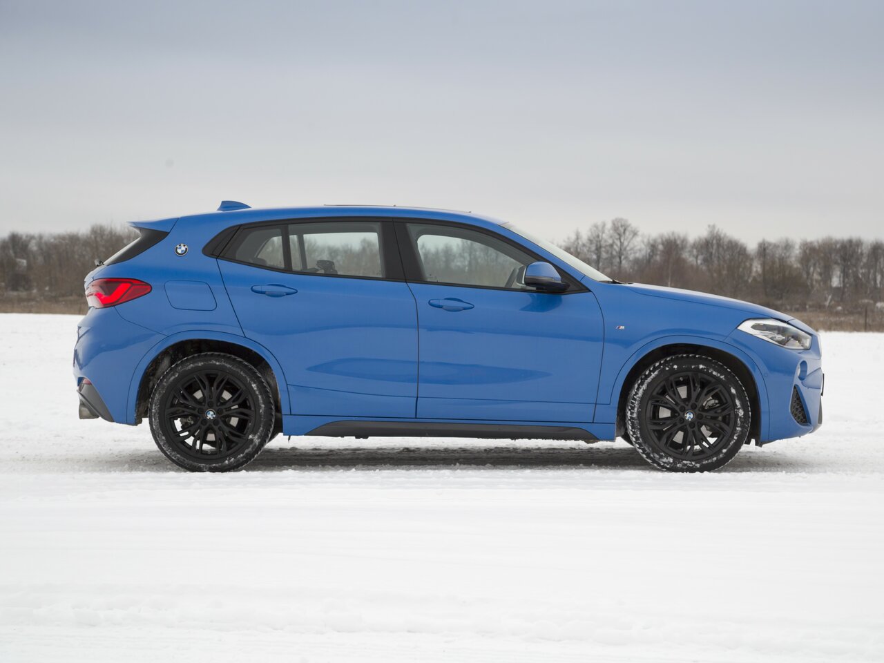 Сравнение BMW X2 16d и KGM Tivoli Air по характеристикам, стоимости ...