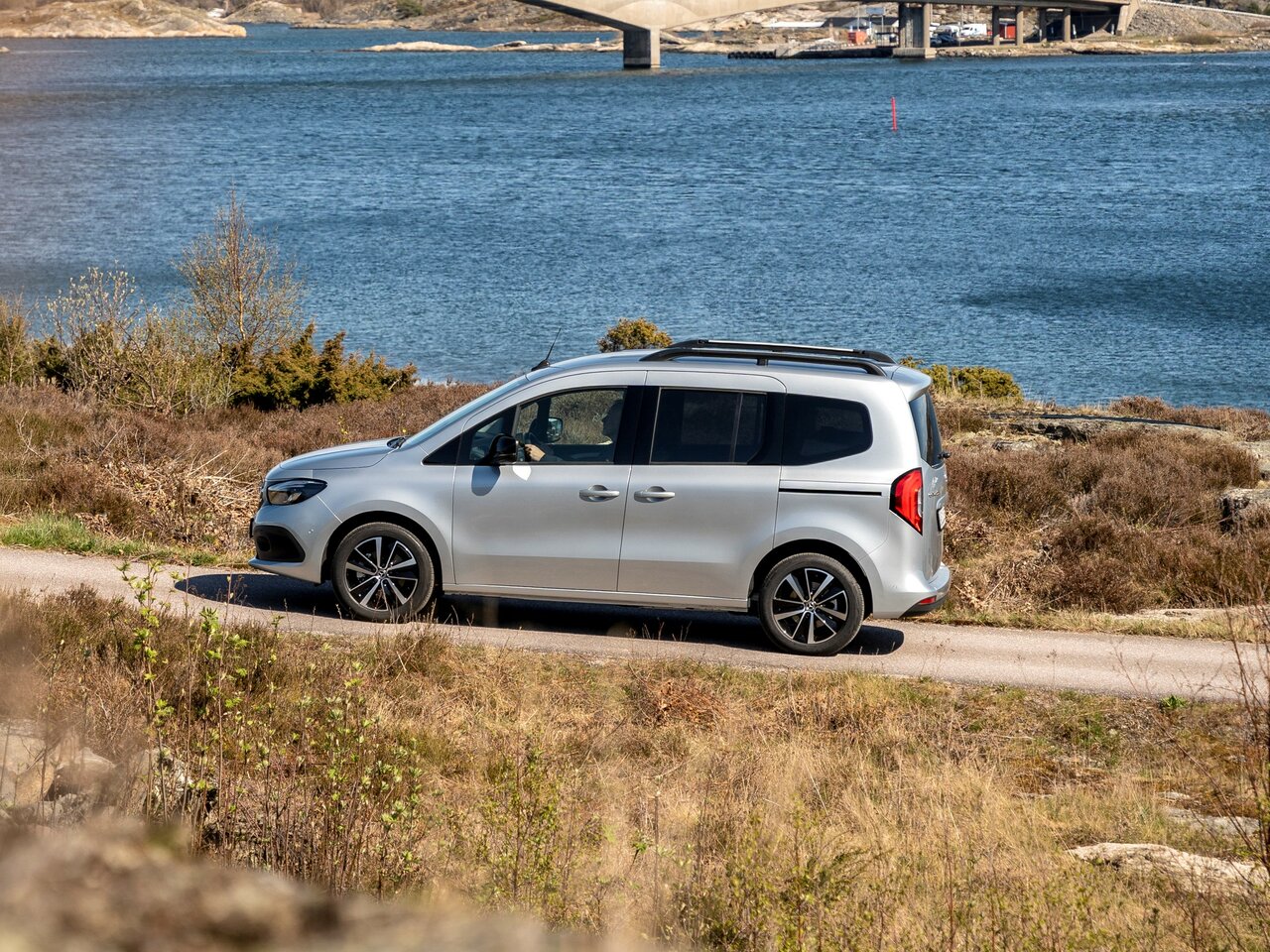 Сравнение Buick GL8 PHEV и Mercedes-Benz EQT по характеристикам ...