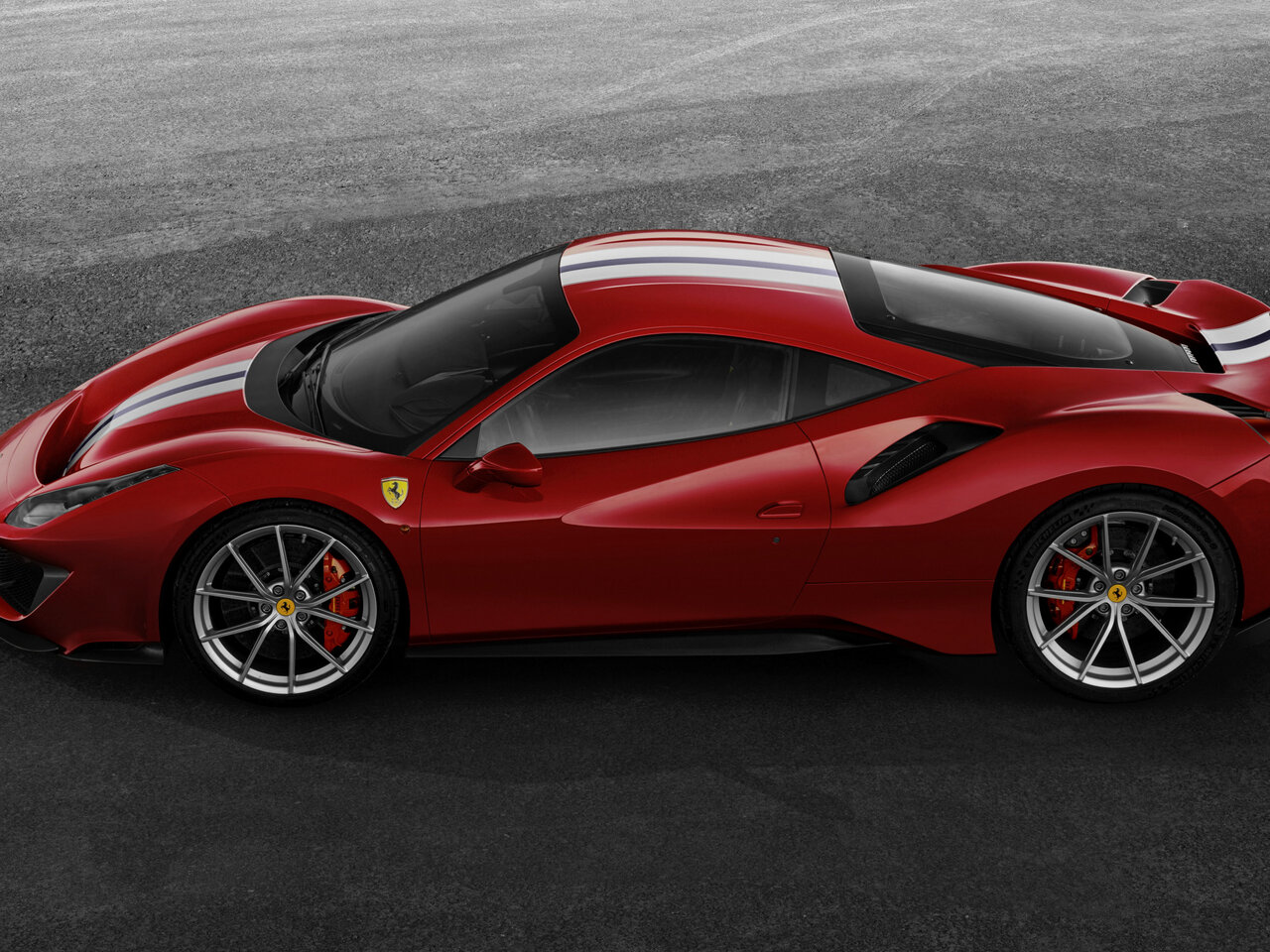 Сравнение Brabus Rocket GTS и Ferrari 488 Pista по характеристикам ...