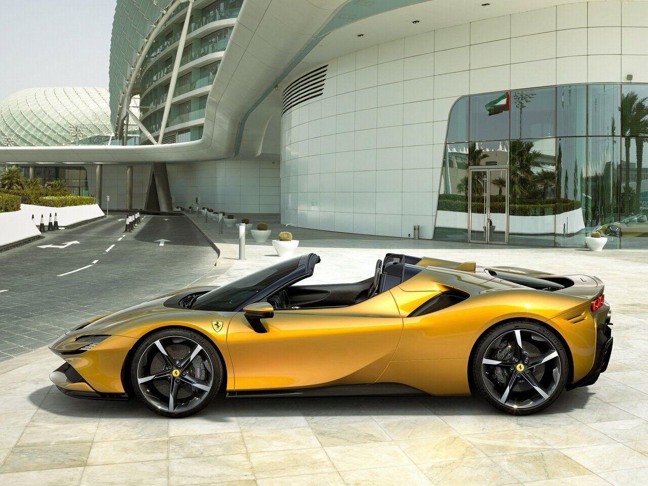 Сравнение Ferrari F80 и Ferrari SF90 Spider по характеристикам ...